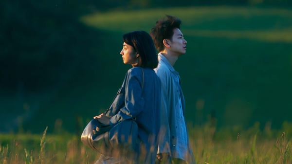 Netflixシリーズ 「First Love 初恋」満島ひかり × 佐藤健 20年余りに渡る運命の“初恋”をたどる 珠玉のラブストーリー ...